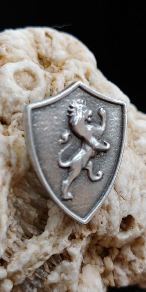 Rampant Lion Shield Pin - Sheldon Pewter