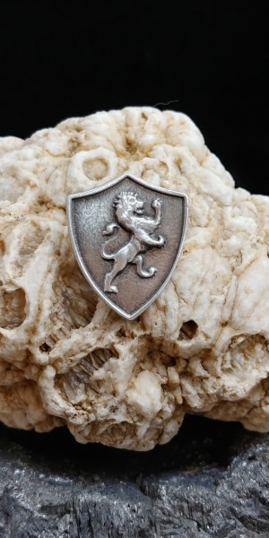 Rampant Lion Shield Pin - Sheldon Pewter